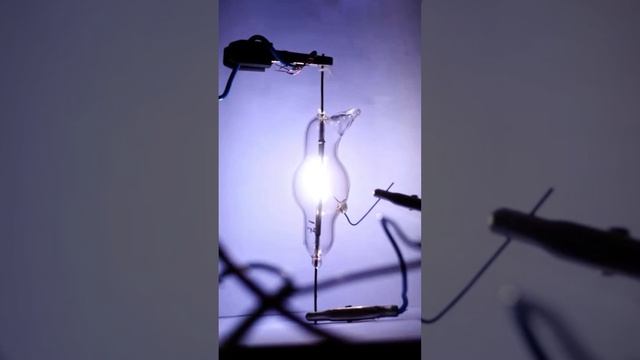 Прототип советской импульсной ксеноновой лампы ГОИ СССР