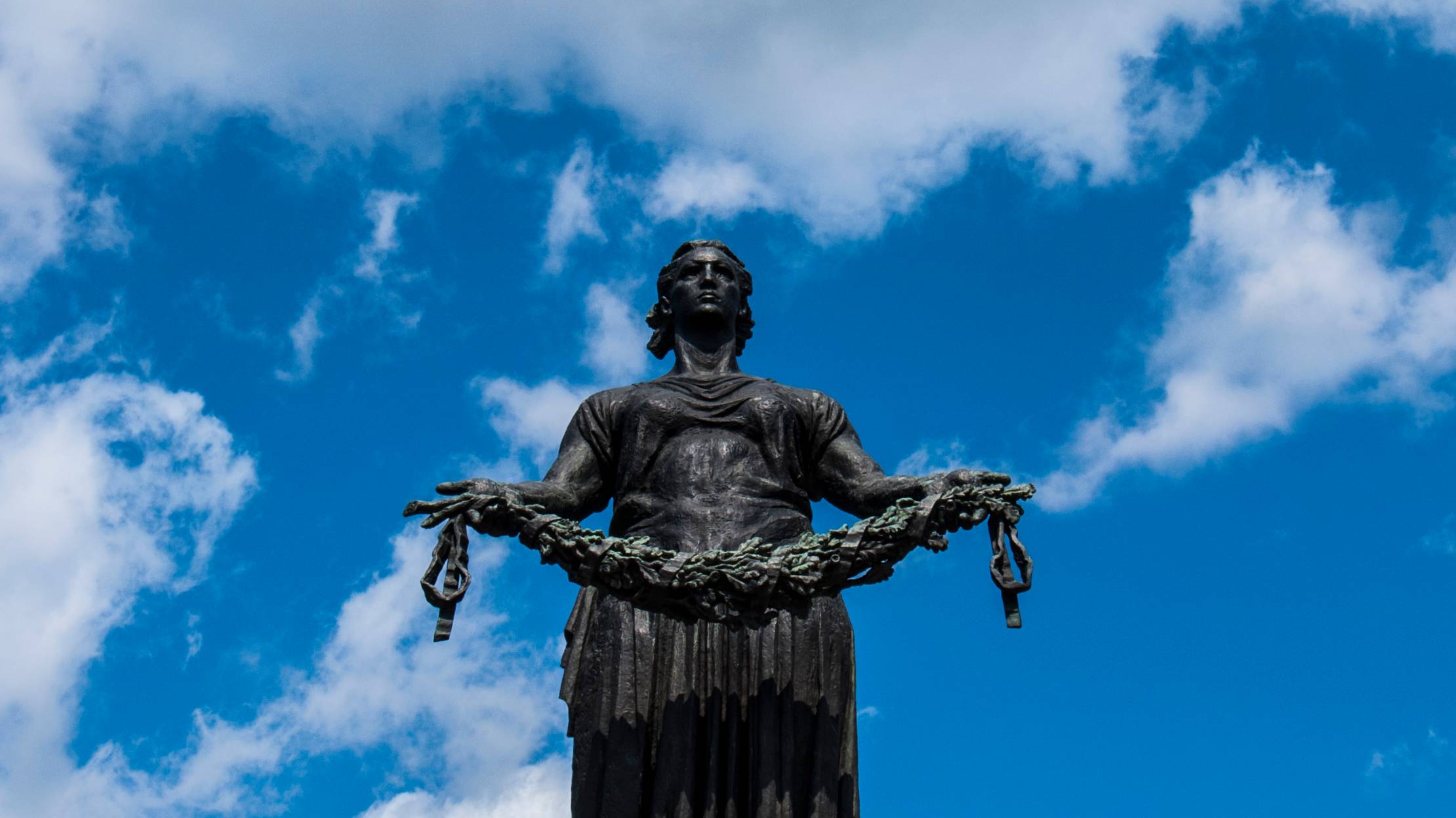 НА ПИСКАРЁВСКОМ КЛАДБИЩЕ