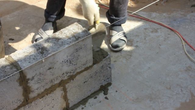 Кладка керамзитоблока на перегородку