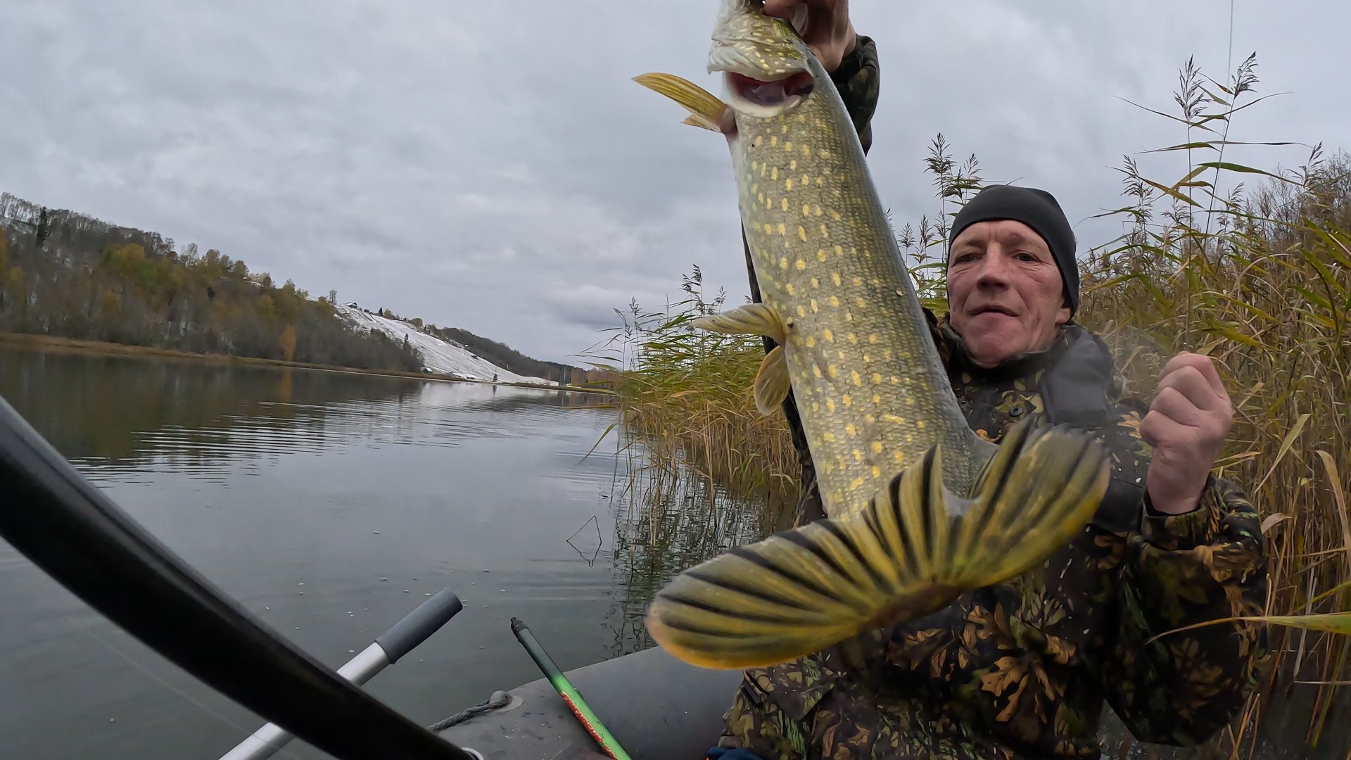 Как братан щуку поймал