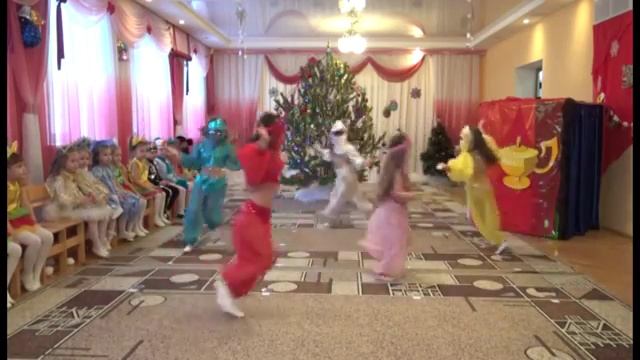 Танец _Восточные красавицы_ (ст.гр.) в детском саду.mp4