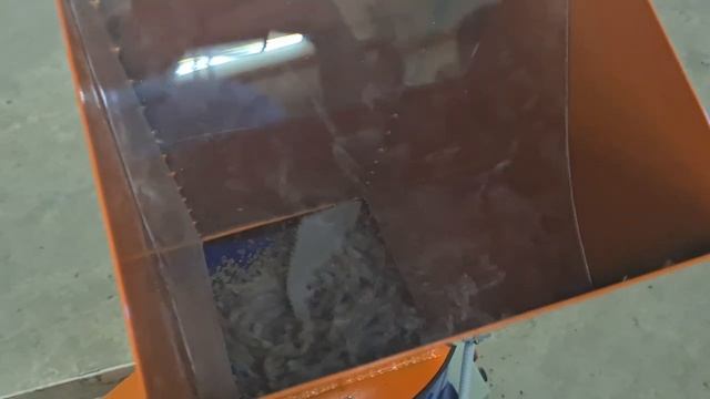 МИ 500Р дробление ЭВА материала сетка 10 мм.mp4