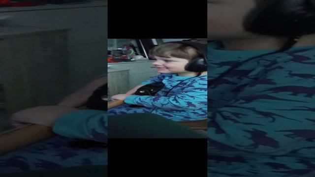 Данила мучает бас