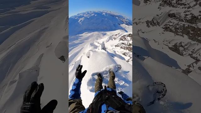 Спуск с вершины сноубордиста от первого лица