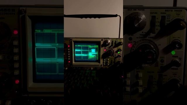 Запуск браузера на осциллографе Tektronix 1973 года выпуска