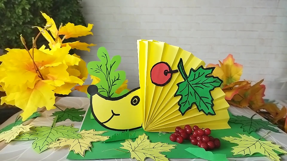 Осенняя поделка "Ёжик в осеннем лесу" в школу, в садик. Осенний декор