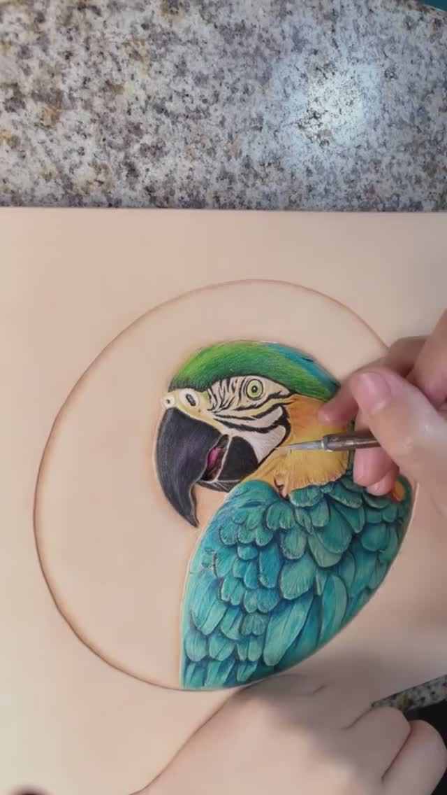 Leather carving class (The parrot) 皮雕課堂（鸚鵡）