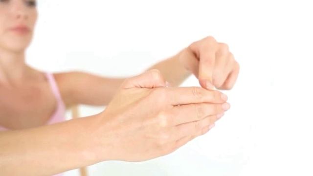 39. Изометрическое отведение указательного пальца.