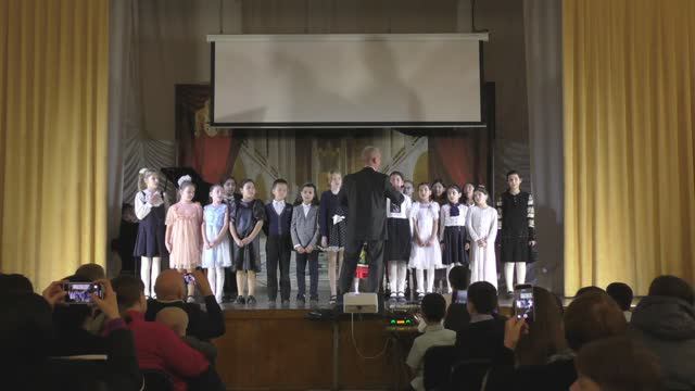 Хор 3-4 классов / "Моя Россия" & "Так уж получилось" / Концерт "День матери" / 27.11.2022