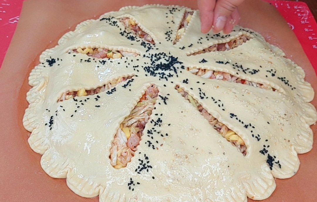 НАУЧИЛА ВСЕХ ПОДРУГ ГОТОВИТЬ ТАКИЕ ВКУСНЯШКИ! ПОДРУЖКИ В ВОСТОРГЕ ОТ РЕЗУЛЬТАТА!СЛОЁНЫЕ ПИРОГ К ЧАЮ!