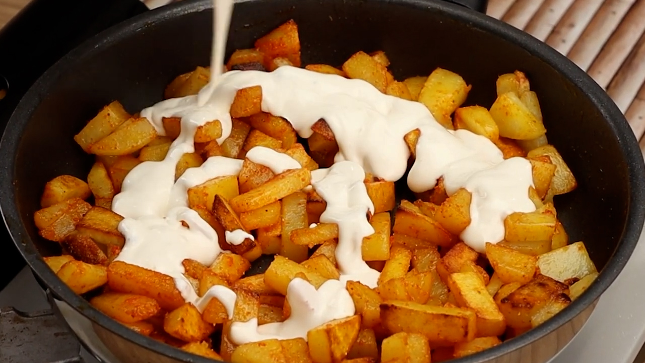 Вам непременно захочется готовить это блюдо снова! Картошка с соусом