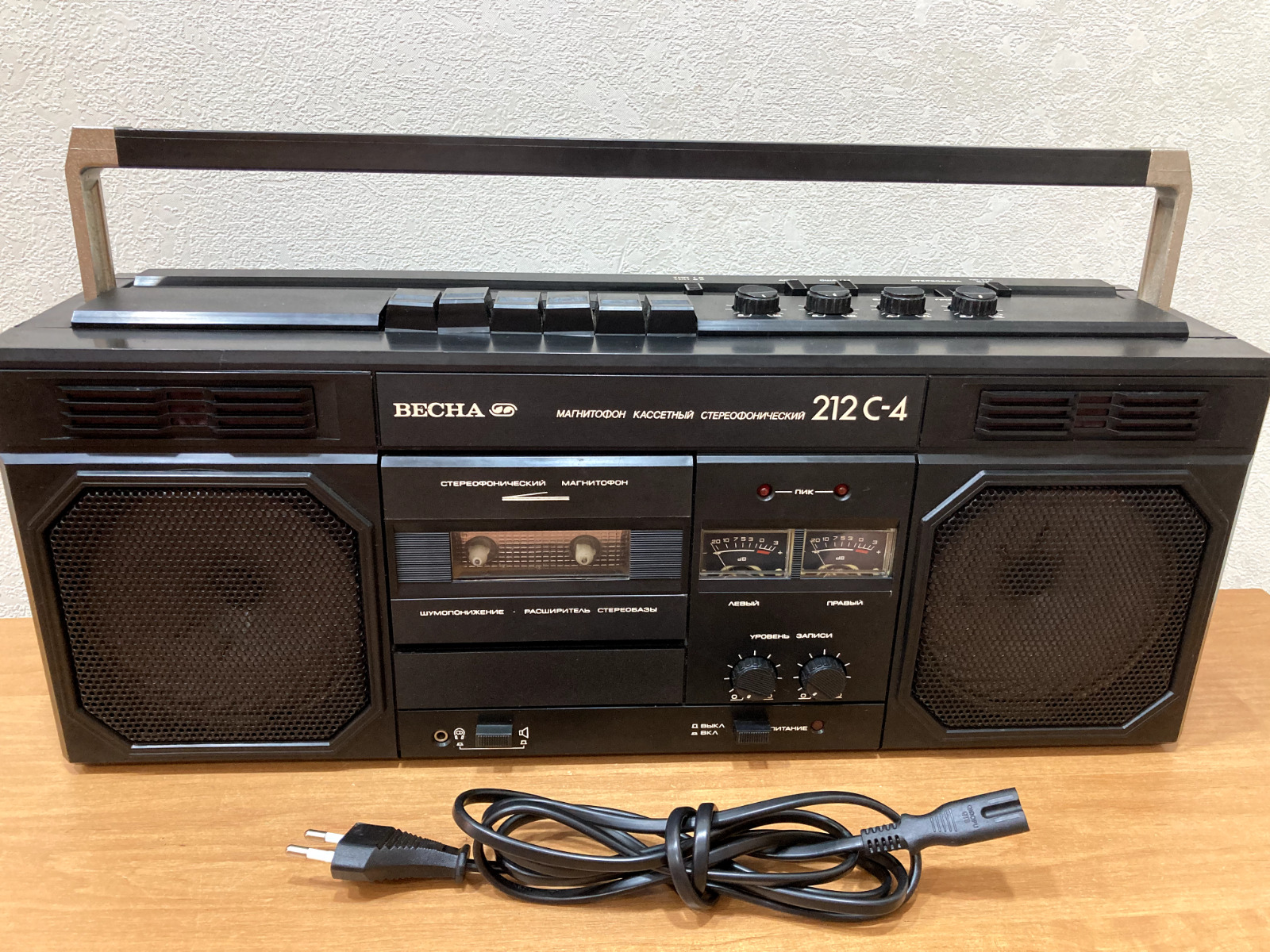 ВИНТАЖНЫЙ СССР Советский портативный кассетный магнитофон Весна-212с-4-СССР-1988-ГОД