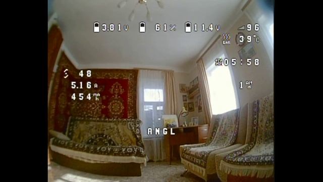 Полет в очках по комнате.mp4