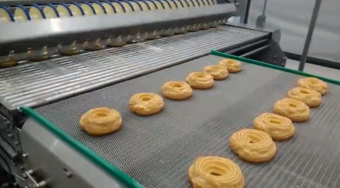 Система изменения рядности и спиральный фризер для заварных колец