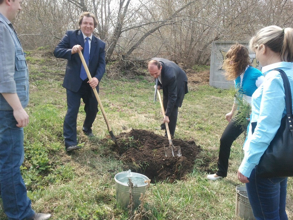 Технологический факультет, закладка парка (22.04.2013)