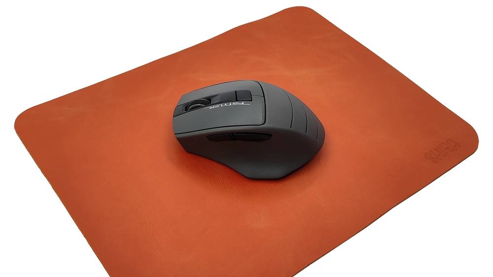 MBN-PAD-OR. Игровой коврик для мыши и рабочего стола. Натуральная кожа. Оранжевый