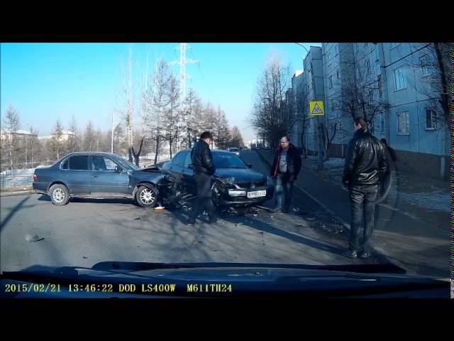 авария в880тк  21 02 2015 красноярск, октябрский район mitsubishi и toyota