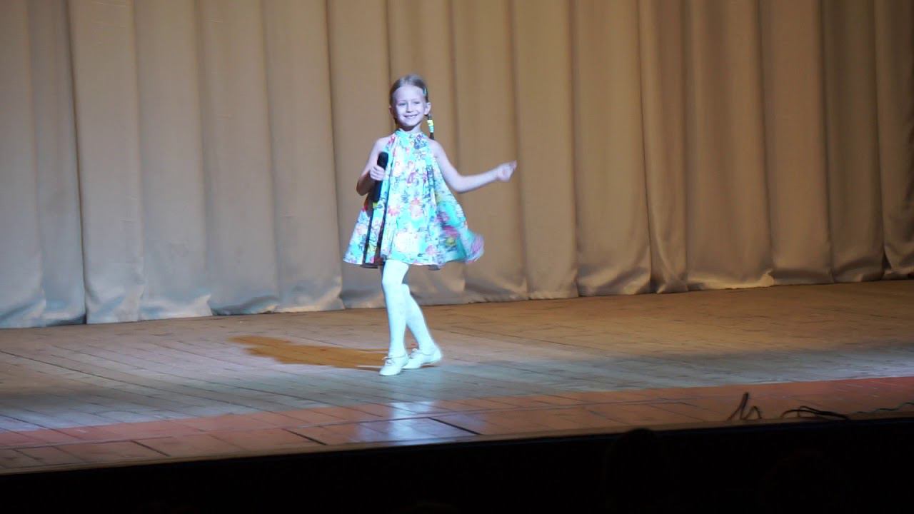 Аня Белова "Я танцую" (А. Петряшева). Выступление на концерте "Хорошее настроение" 28.10.2017.