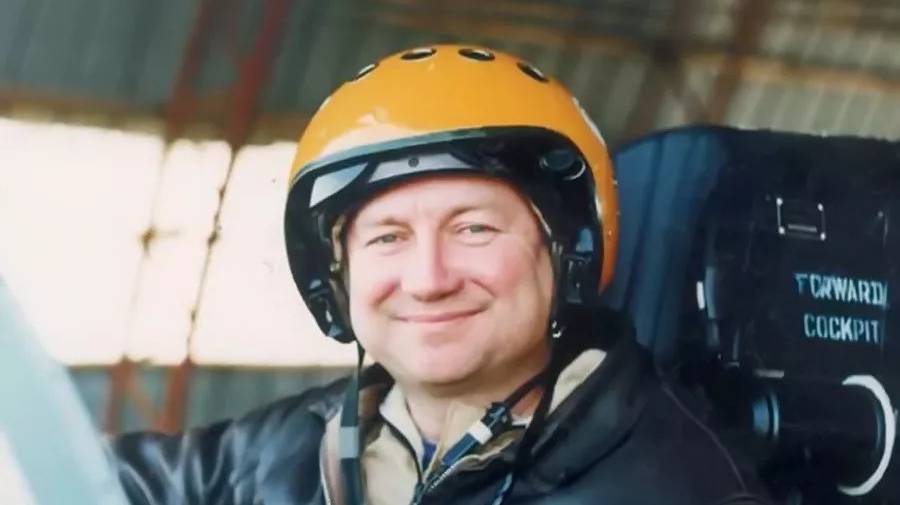 Посвящается Герою РФ, Заслуженному лётчику-испытателю РФ А.В.Крутову