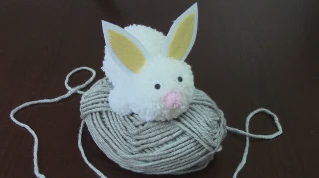 Заяц поделка из шерсти. Простая поделка в школу или детский сад. Игрушка . Поделка  своими руками.
