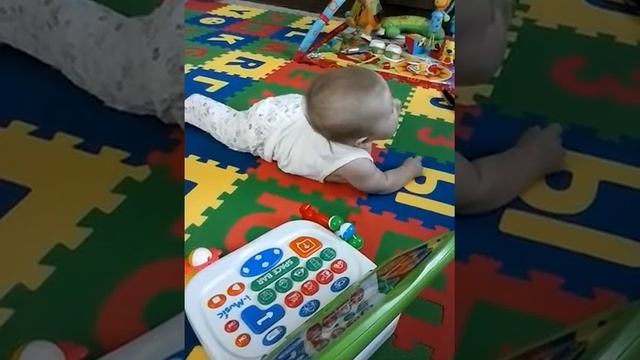 Алиса на коврике