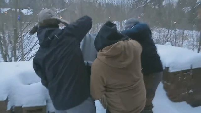 Убежал сервал, выследили и поймали.mp4