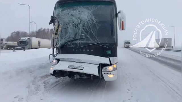 ??Автобус рейса 506 "Челябинск - Златоуст" попал в ДТП в Чебаркульском районе