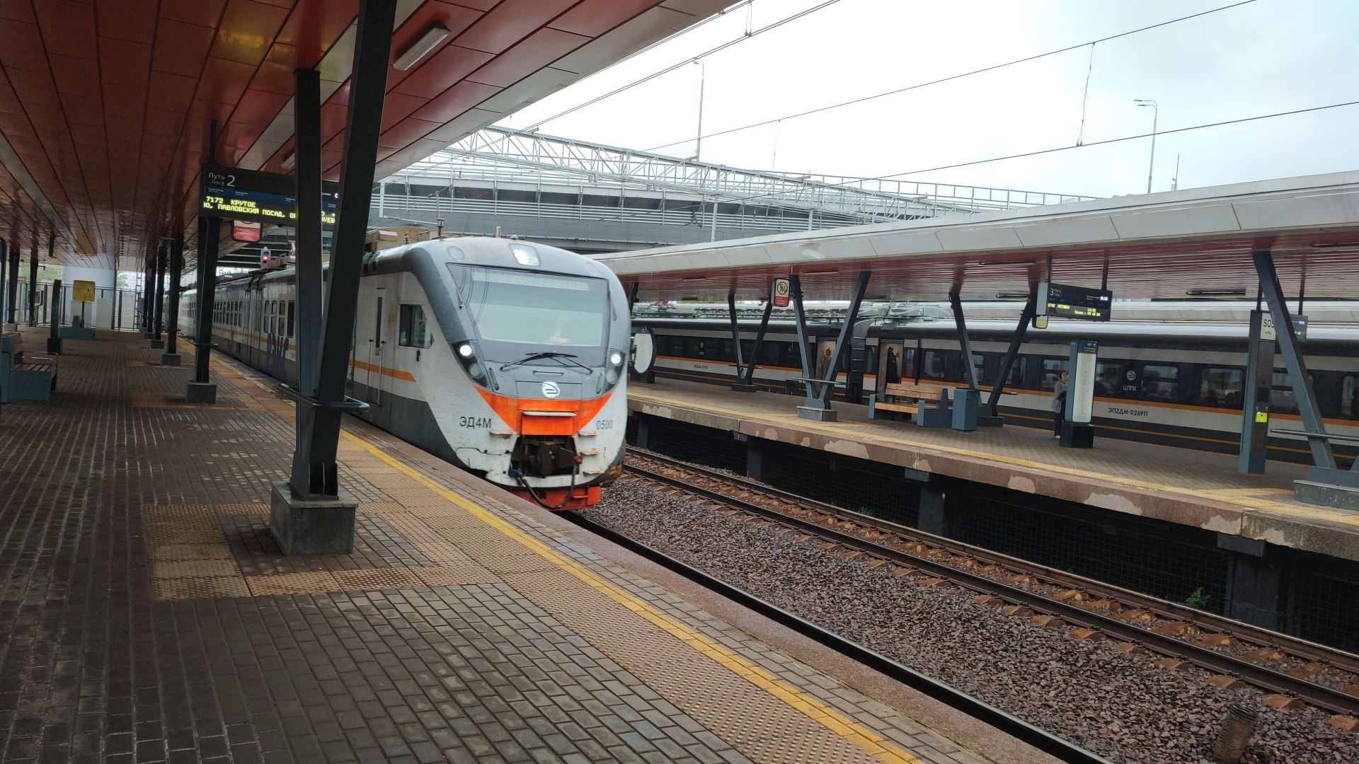 Мотовоз стоит на 3 пути! Электропоезд ЭД4М-0500 на станции Нижегородская МЦД-4