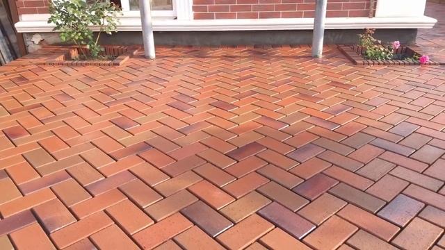 Укладка тротуарной плитки. Наши объекты и дизайн дворов. Компания Благострой..mp4