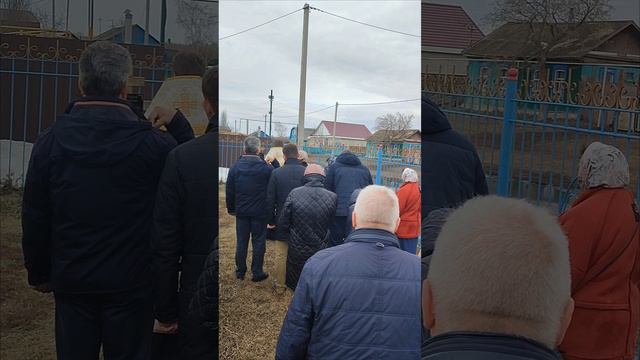Лития на месте захоронения в годы становления советской власти неизвестного человека
