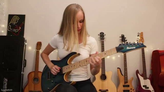 Гитаристка Лаура