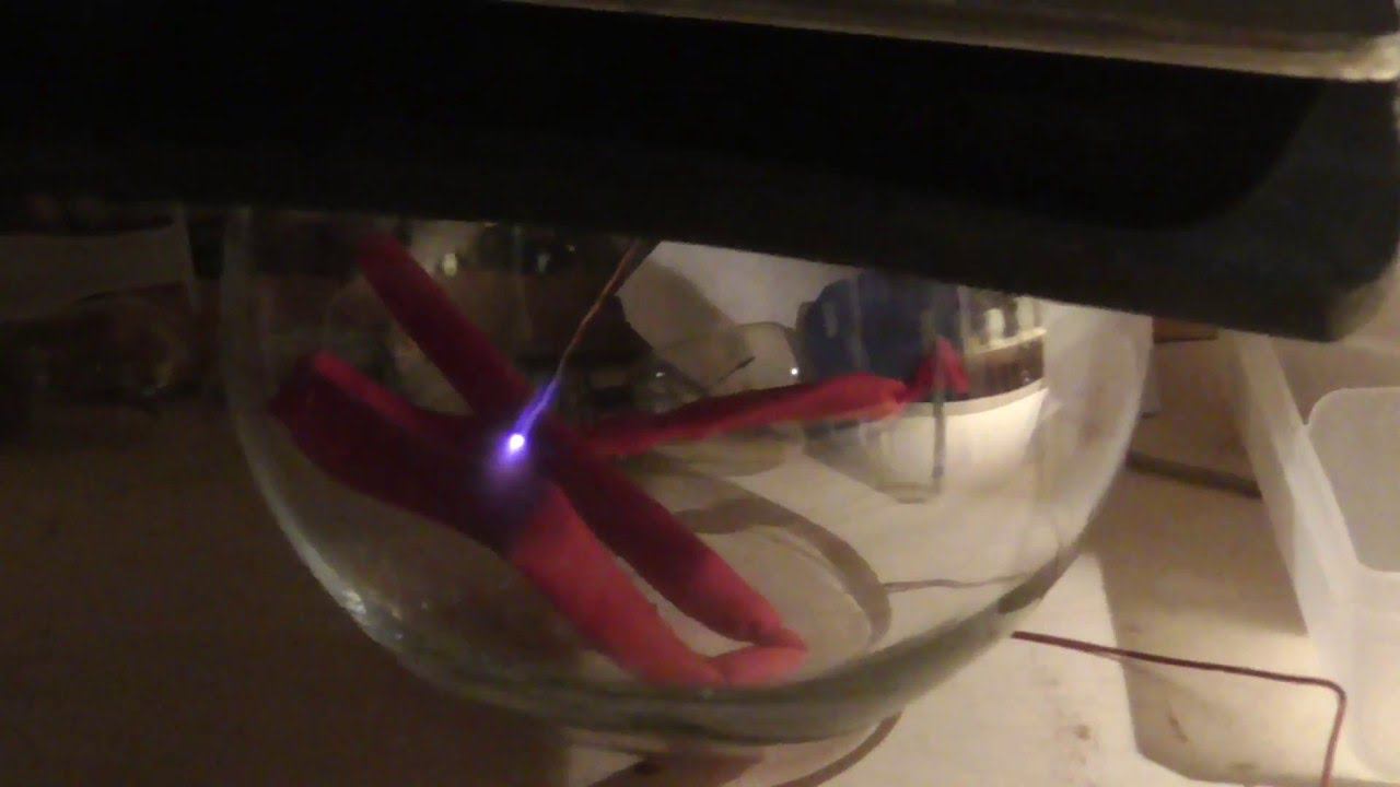 Разряд в вакууме, круглая ваза-аквариум