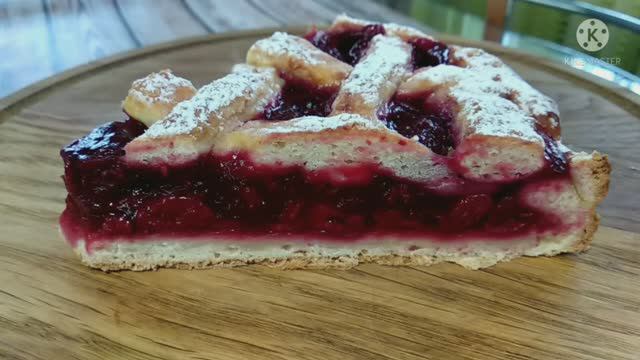 Изумительный пирог с вишней на быстром нежном тесте.