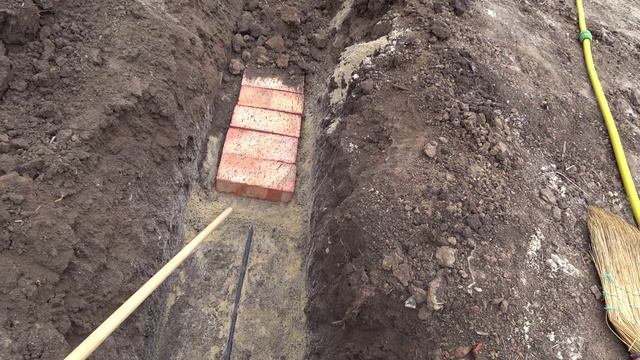 70. Описание технологии укладки электрического кабеля в землю