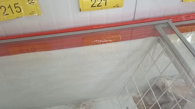 Магазин "Светофор": индейка, горбуша, новые носки, куртки, стулья