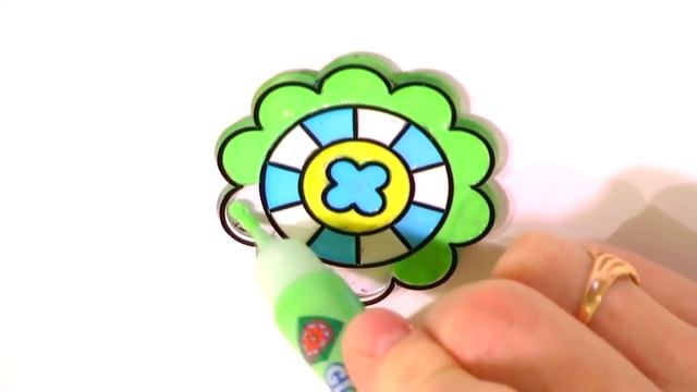 Раскрашиваем магнитики с цветочками