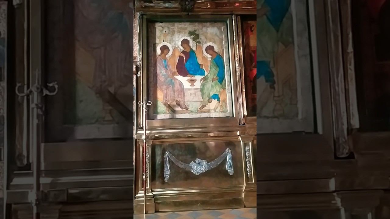 Пресвятая Троица отныне и до века просвещает мир Своей Любовью