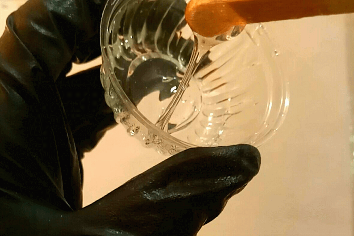 Как сделать загустевшую эпоксидную смолу снова жидкой?