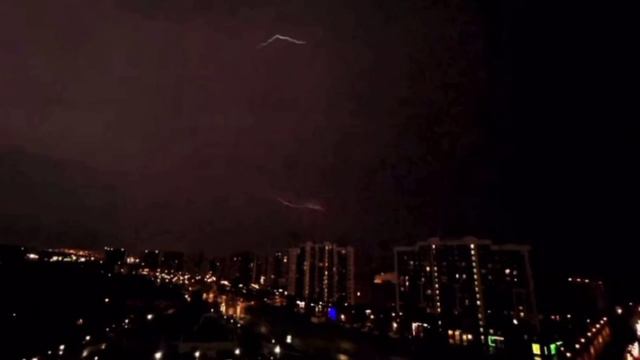 Гроза над городом. Молния гром