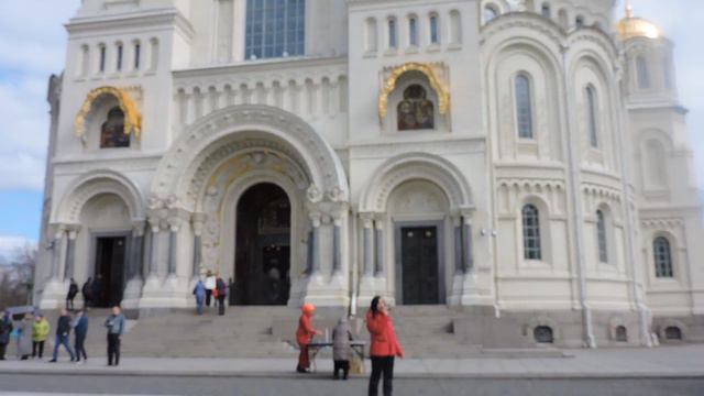 "Молитва" - Наталия Александрова 
(Романс "Научите меня понимать красоту"  из к/ф "Мусорщик")