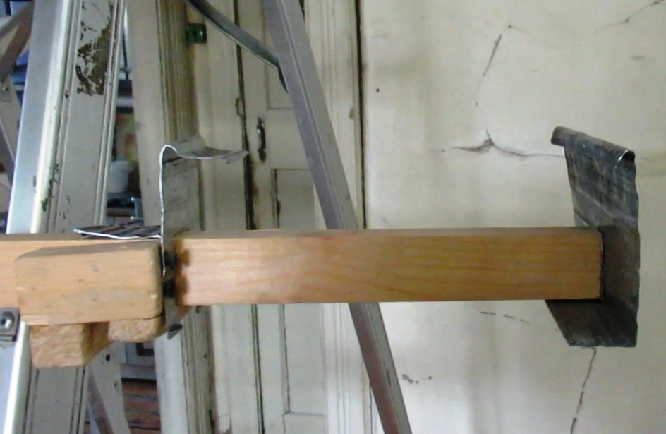 Третья рука для монтажа подвесного потолка