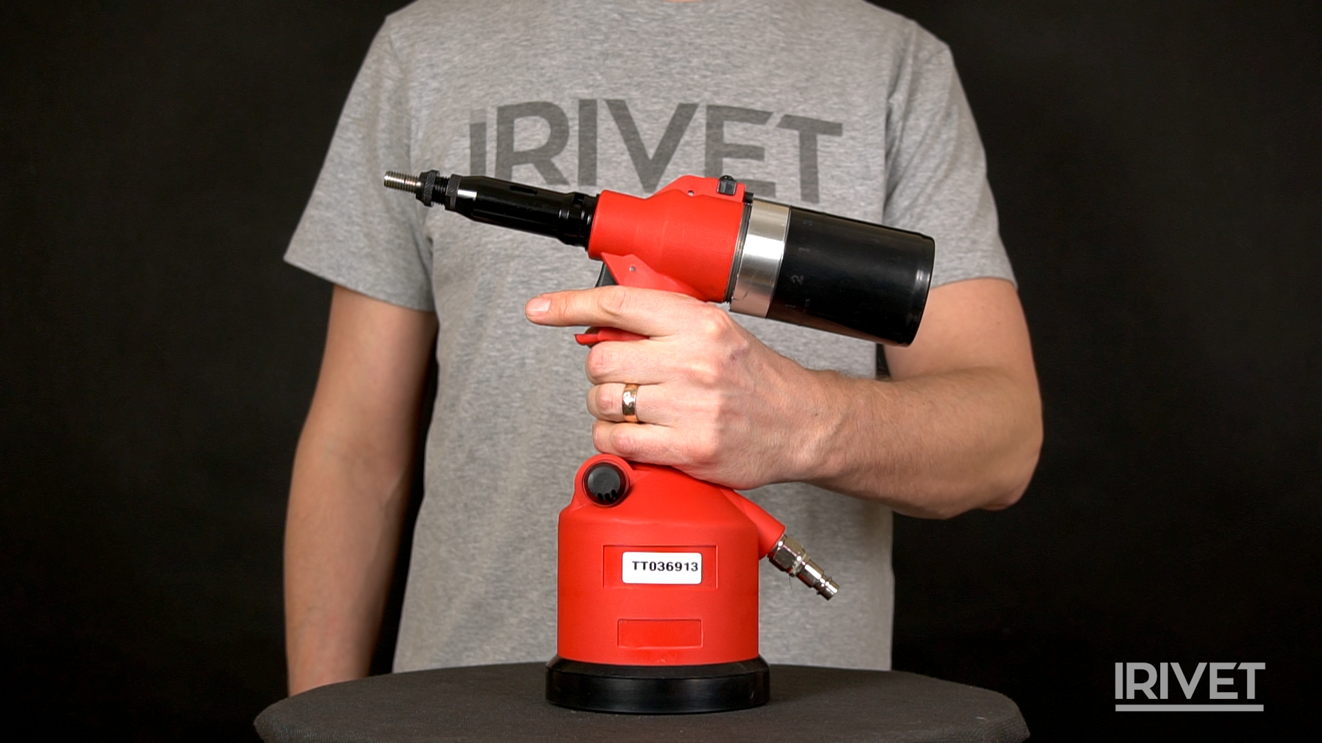 TT PRNA-M12 - пневмо-гидравлический заклёпочник для установки резьбовых заклёпок от М3 до М12.