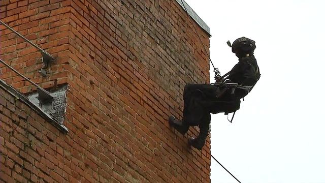 Пиротехника "Большого праздника" в мини-сериале "Девушка и террористы". Серия 2: "Здание".mp4