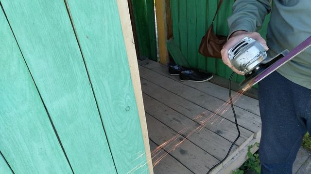 Затачиваю плоскорез с помощью болгарки