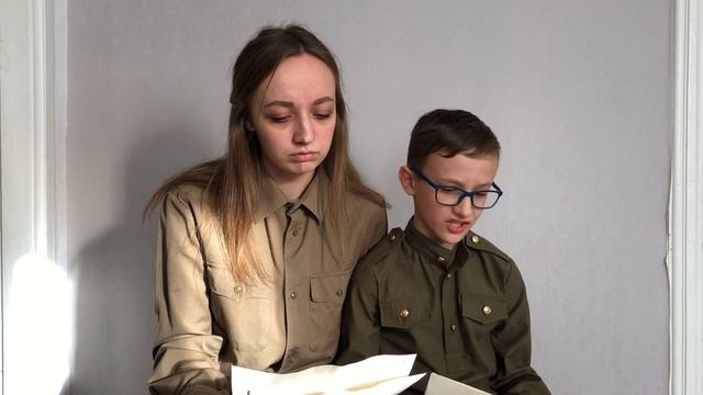 ФЛЕШМОБ К 80-ЛЕТИЮ СТАЛИНГРАДСКОЙ БИТВЫ_Некрасова П. и Некрасов Г.