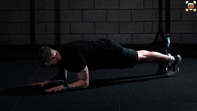 Планка на локтях