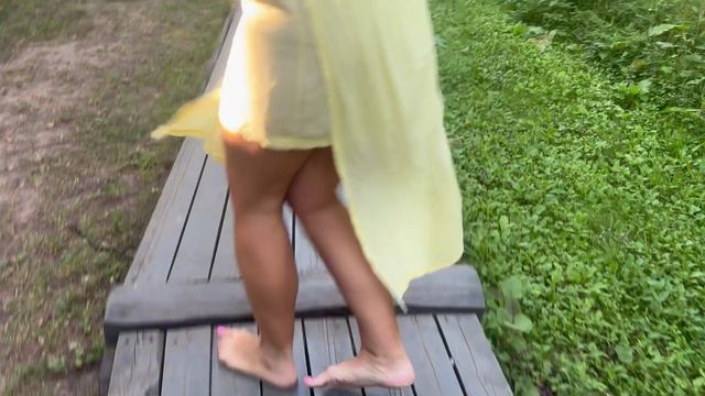 Обзор «Босоногая тропа» —  оборудованный маршрут для ходьбы без обуви в летний сезон.