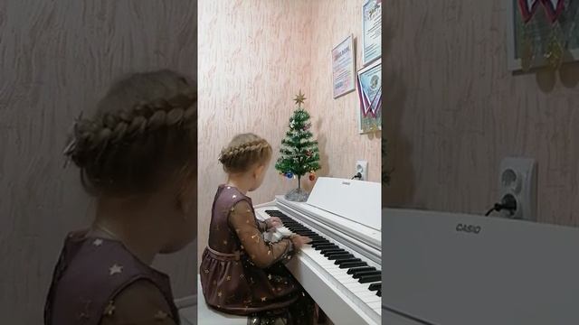 Александра Пермякова 6 лет. Чайковский П.И. Старинная французская песенка.mp4