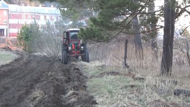 Пробуем пахать на Т-40 АМ.