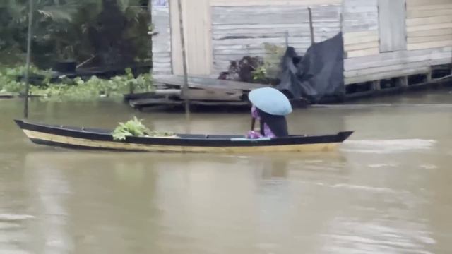 Плавучий рынок. Индонезия.